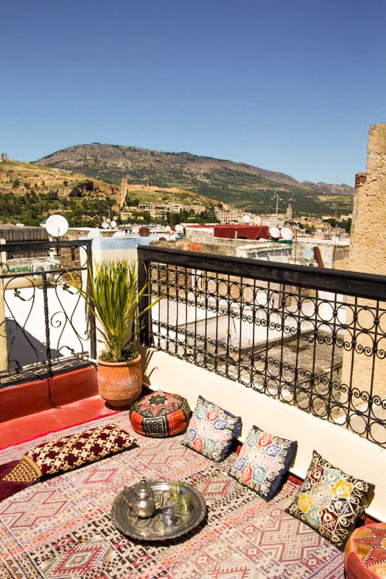 Mini Travel Guide with 10 Tips for The Royal Fez - Travelrebels