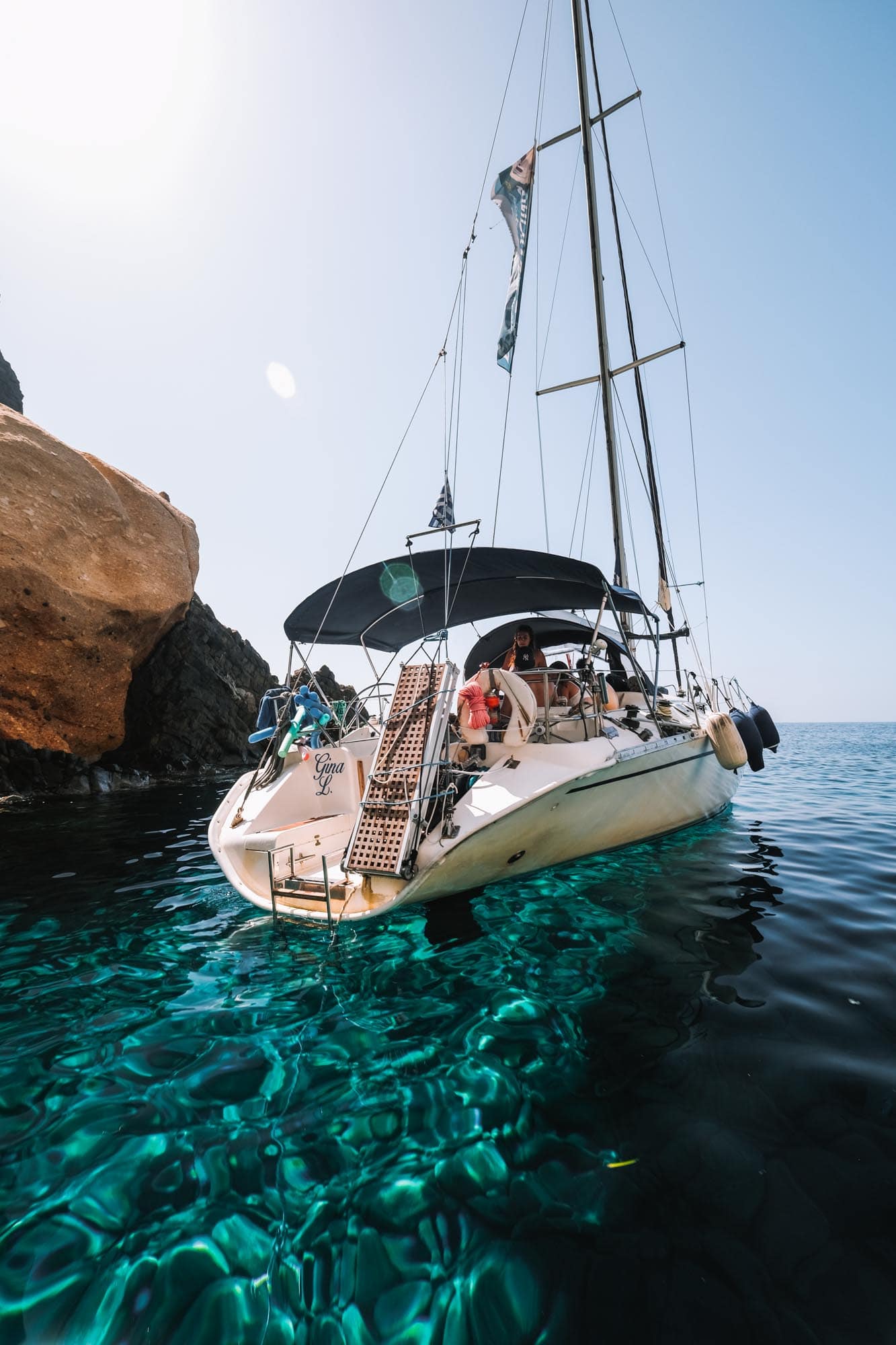 MUST DO: Sailing the Westcoast of Milos in Greece - Travelrebels