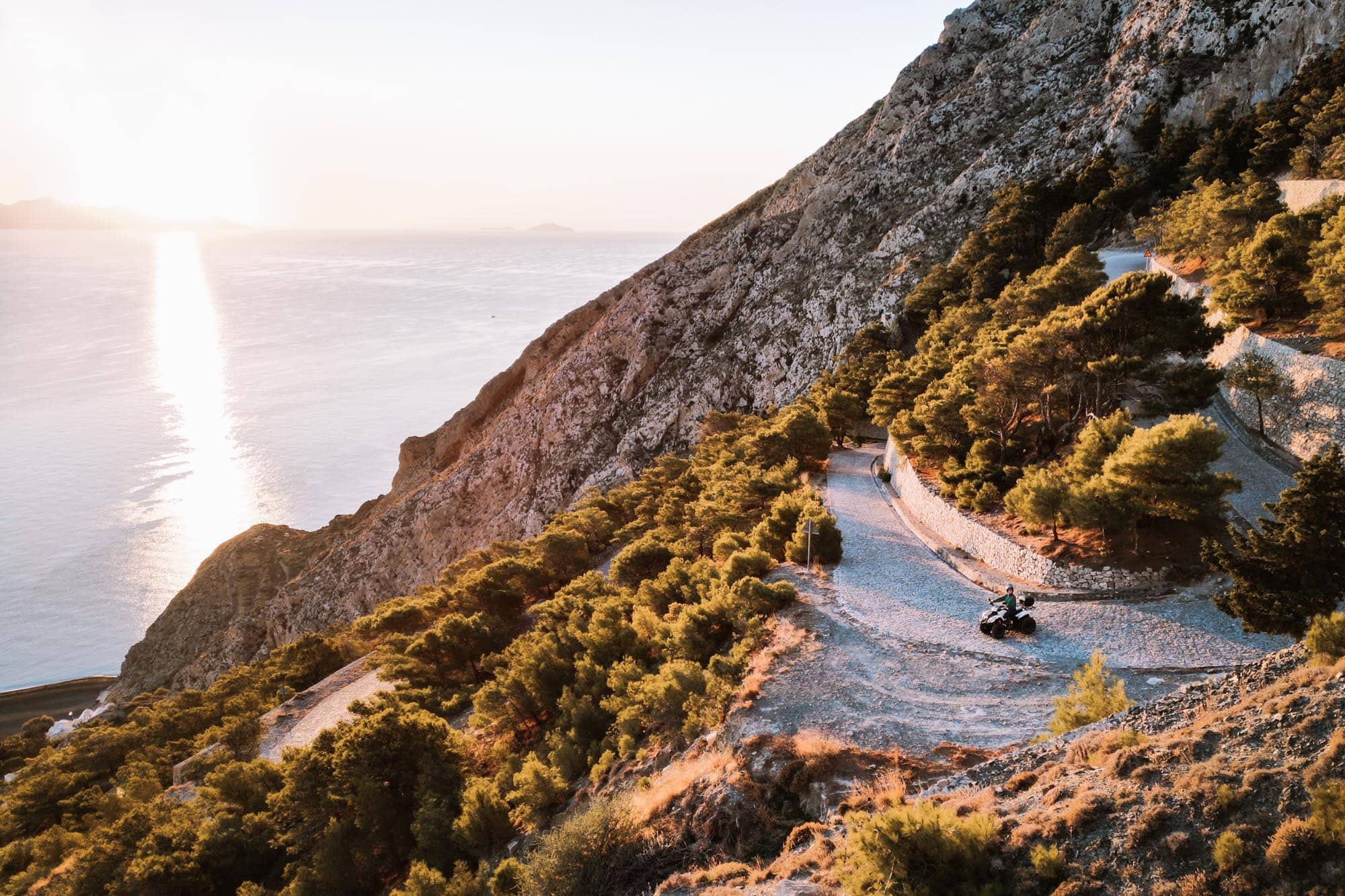 10x The Best Tips for Santorini in Greece - Travelrebels
